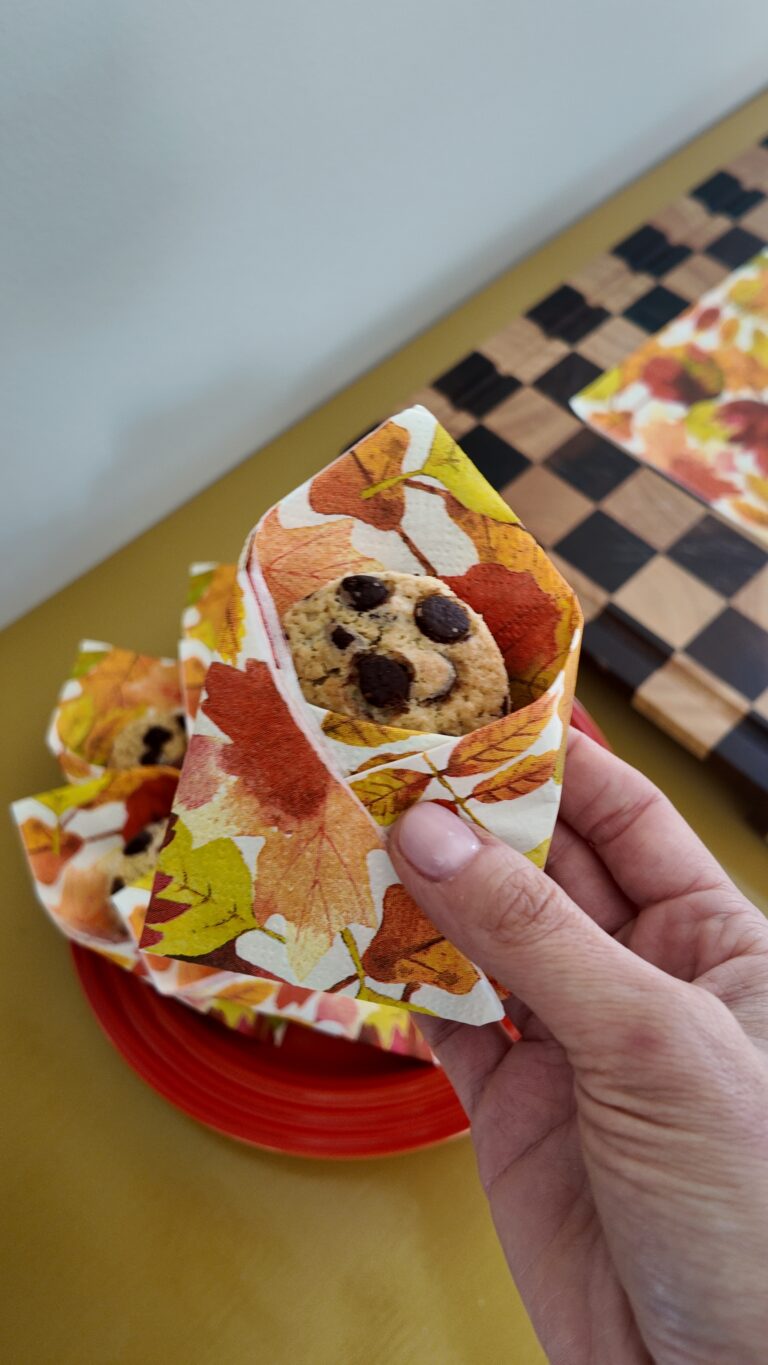 How to Fold A Paper Napkin - Sophie Liard