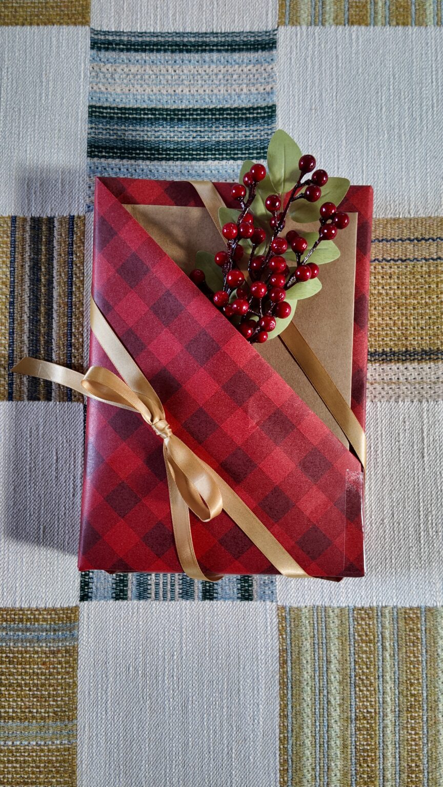 How to Wrap A Book - Sophie Liard