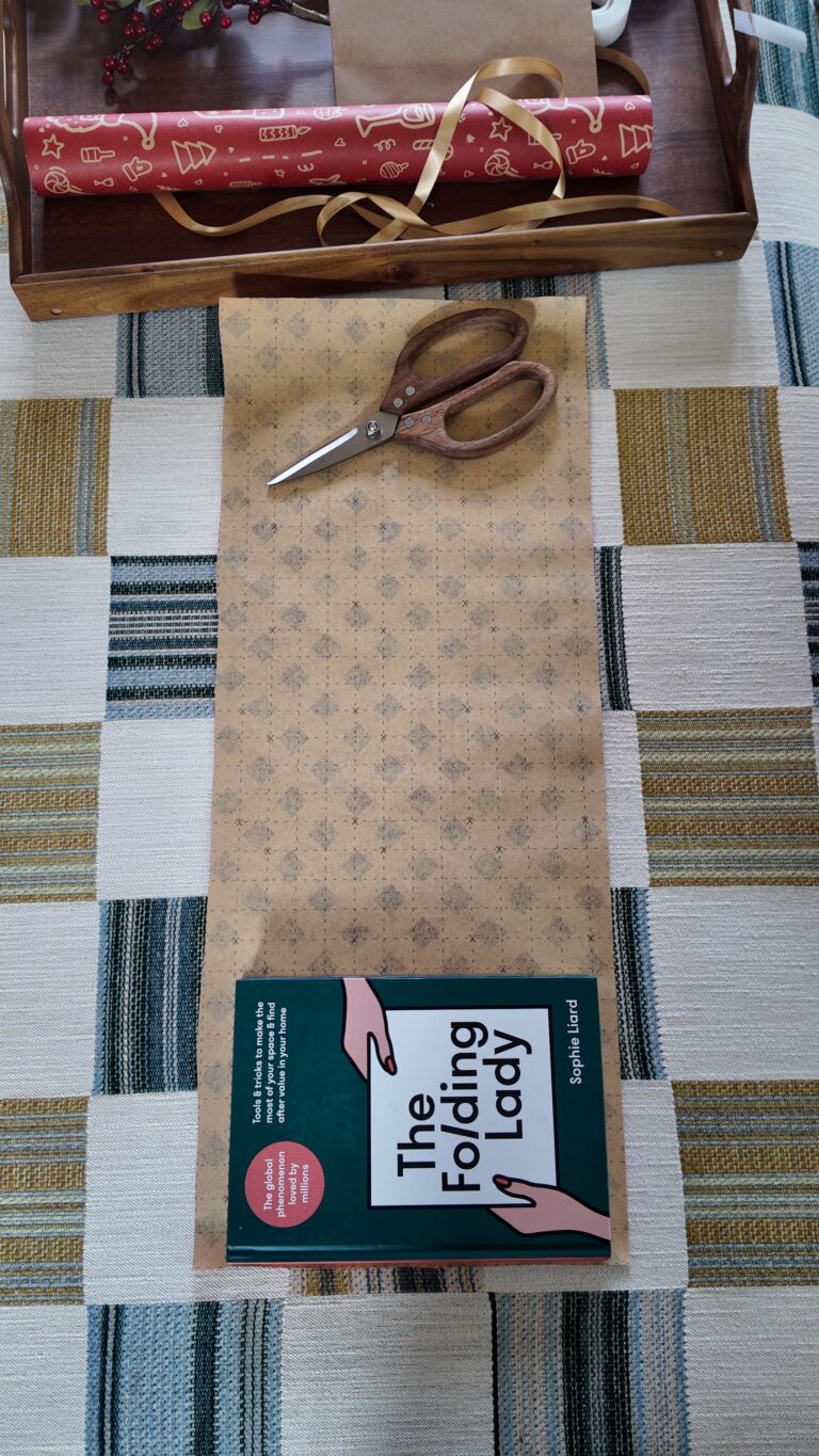 How to Wrap A Book - Sophie Liard