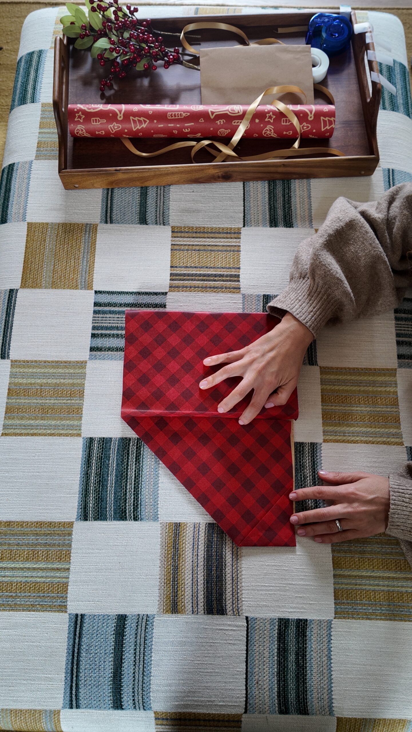 How to Wrap A Book - Sophie Liard
