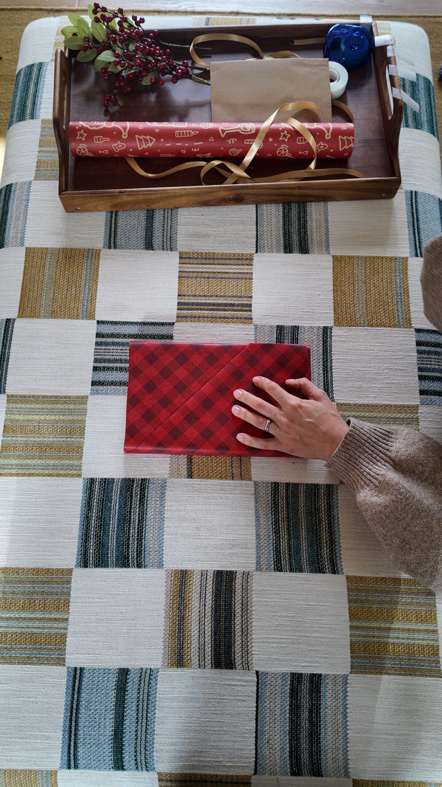 How to Wrap A Book - Sophie Liard