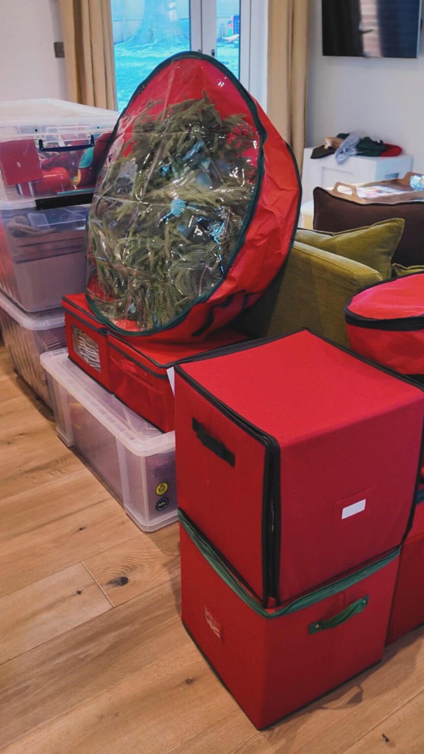 7 Christmas Storage Ideas - Sophie Liard